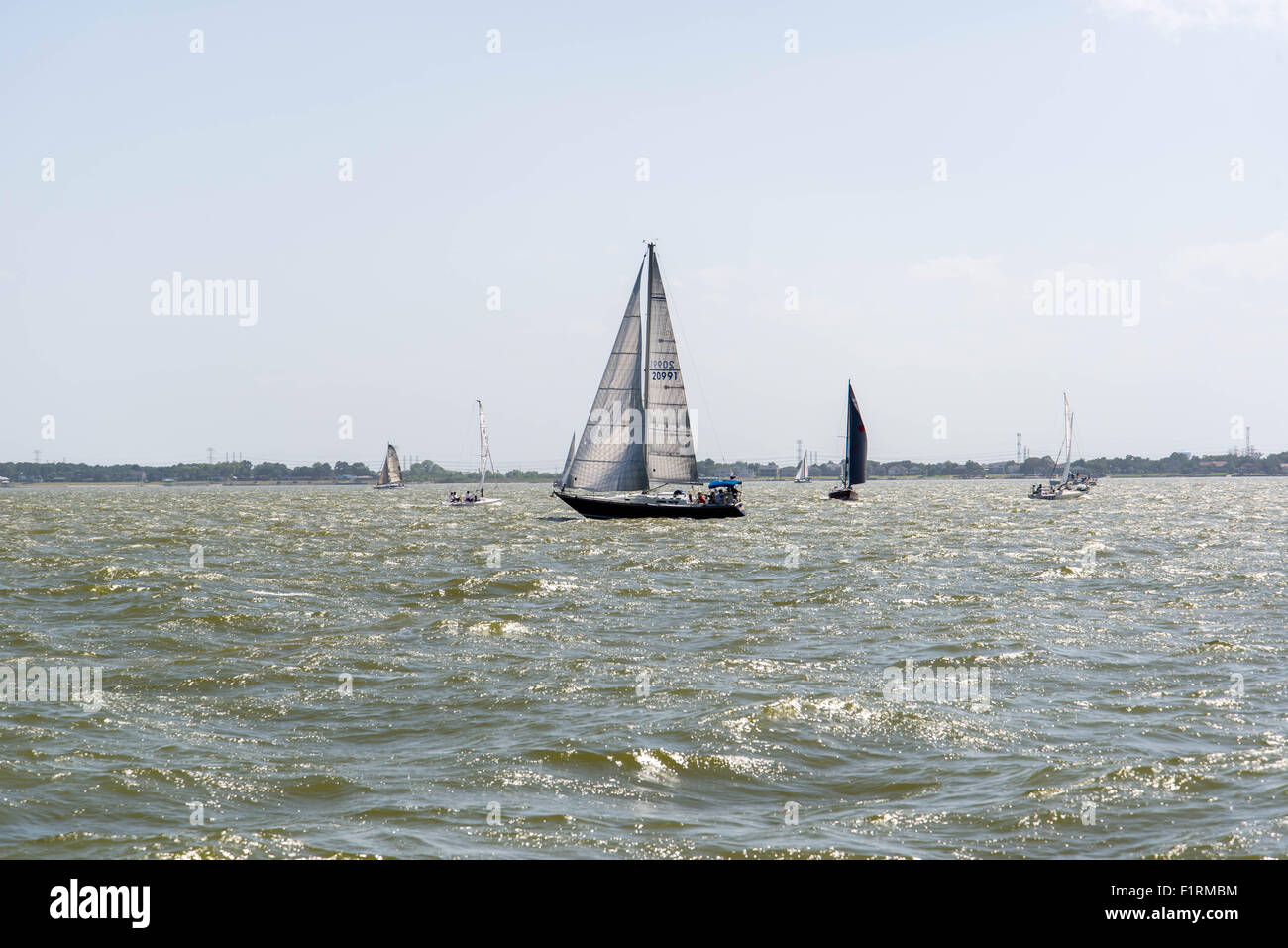 sailing a yacht in the open ocean Stock Photo - Alamy