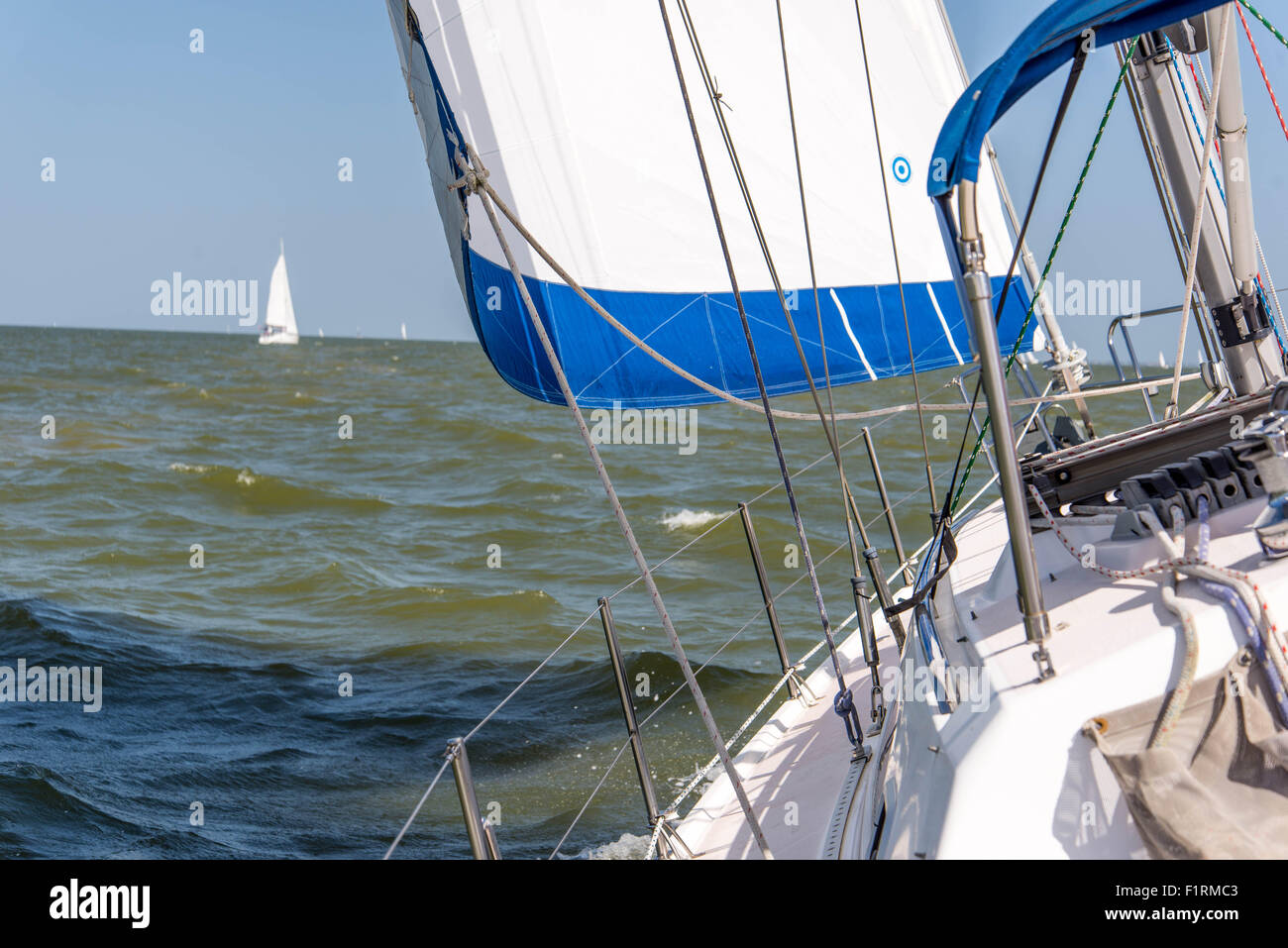 sailing a yacht in the open ocean Stock Photo - Alamy