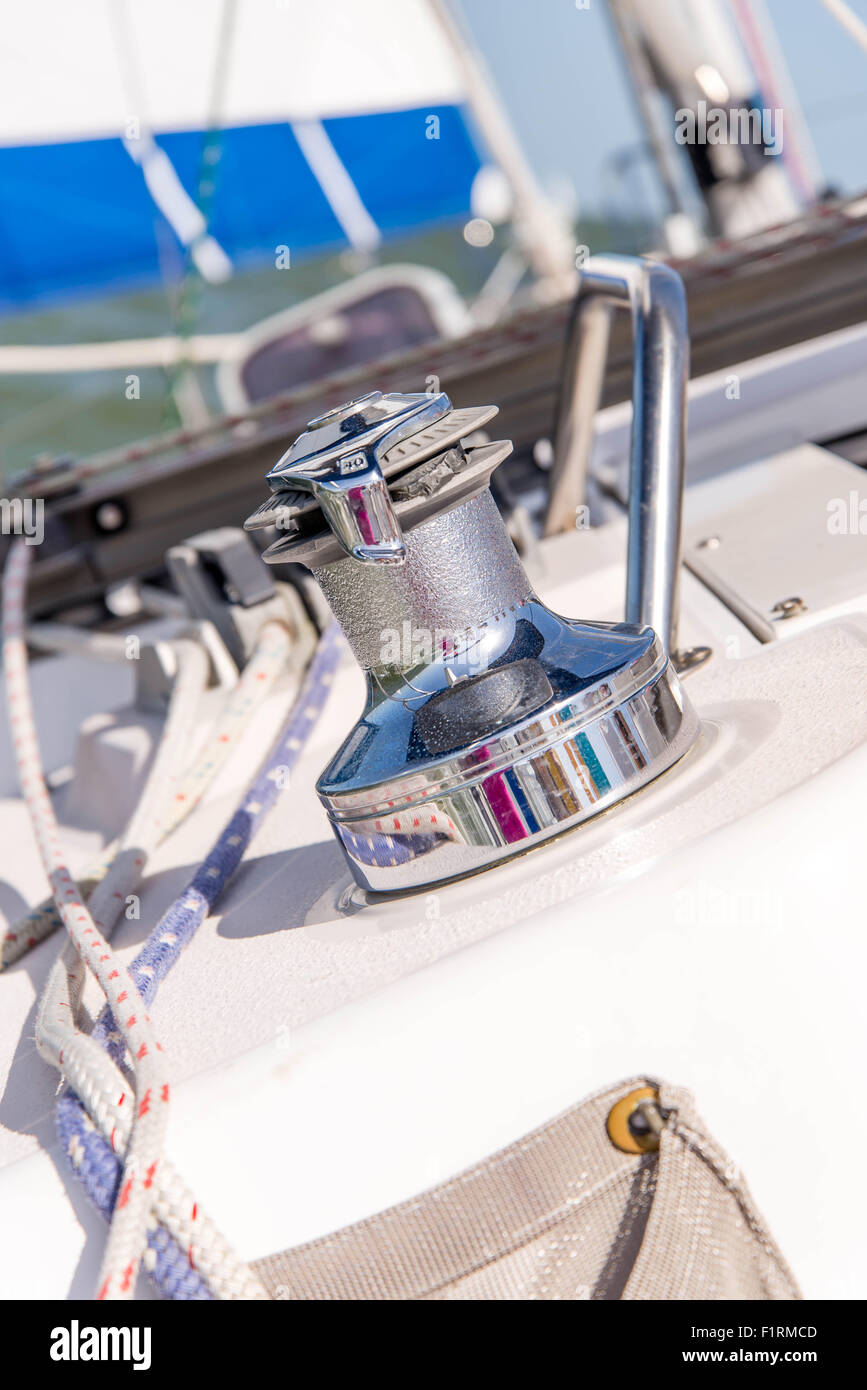 sailing a yacht in the open ocean Stock Photo - Alamy