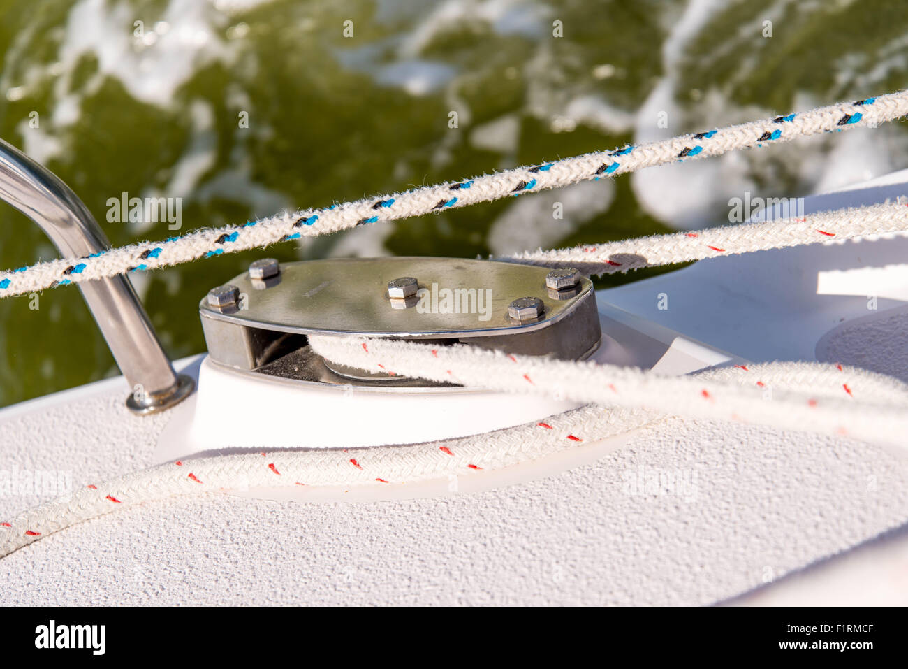 lines and pulleys sailing a yacht in the open ocean Stock Photo - Alamy