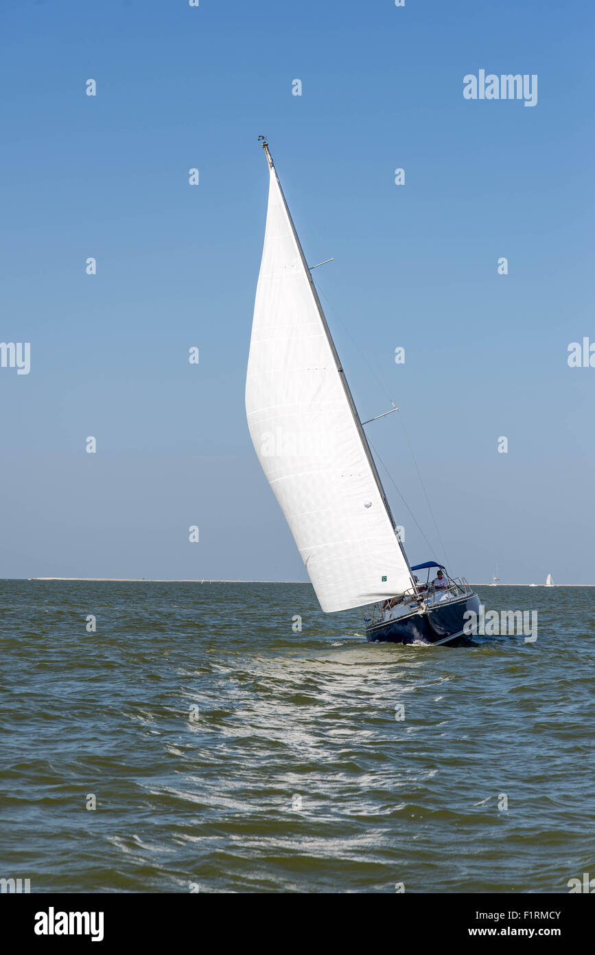 sailing a yacht in the open ocean Stock Photo - Alamy