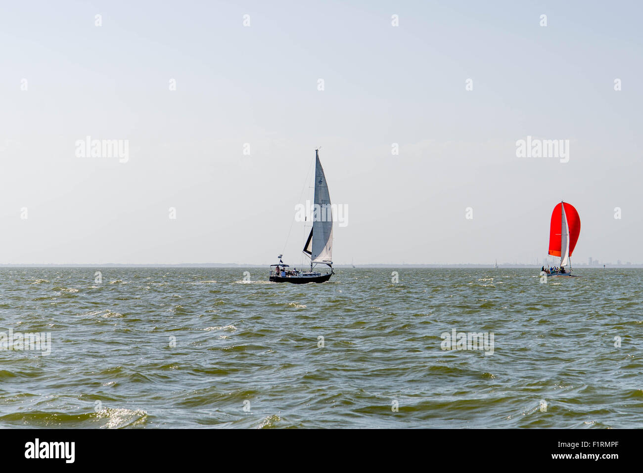 sailing a yacht in the open ocean Stock Photo - Alamy