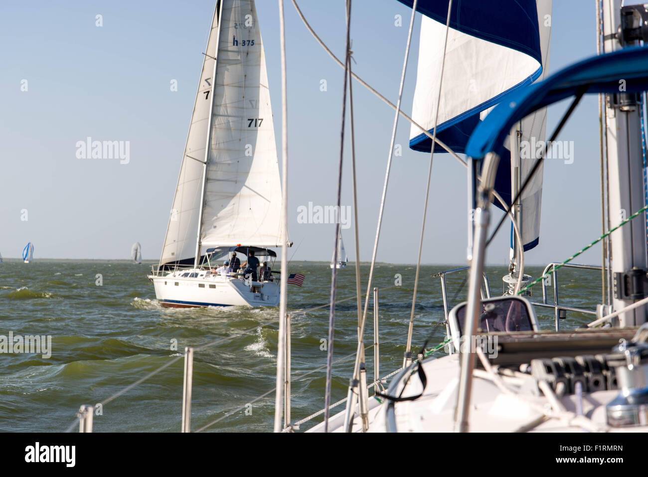 sailing a yacht in the open ocean Stock Photo - Alamy