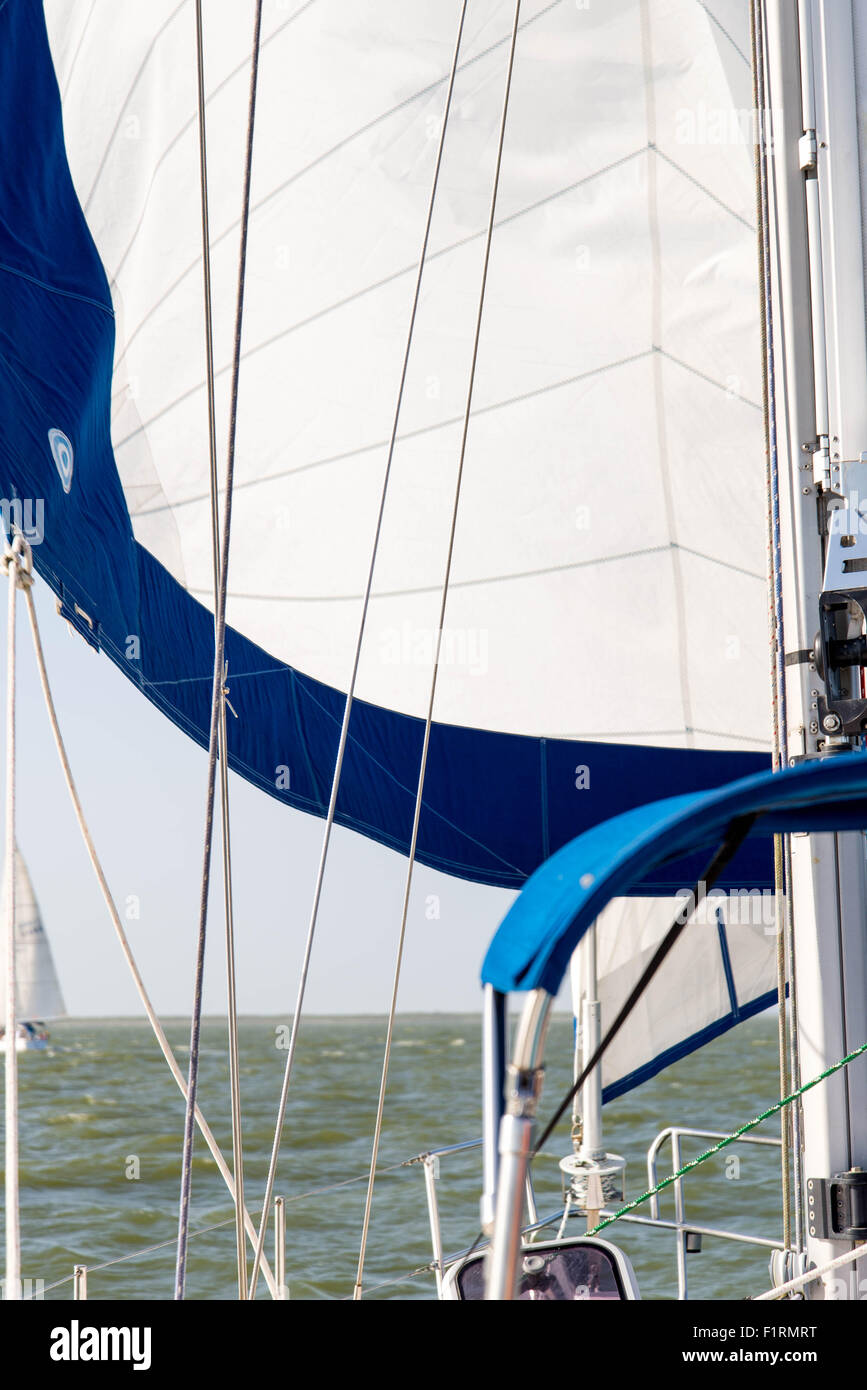 sailing a yacht in the open ocean Stock Photo - Alamy