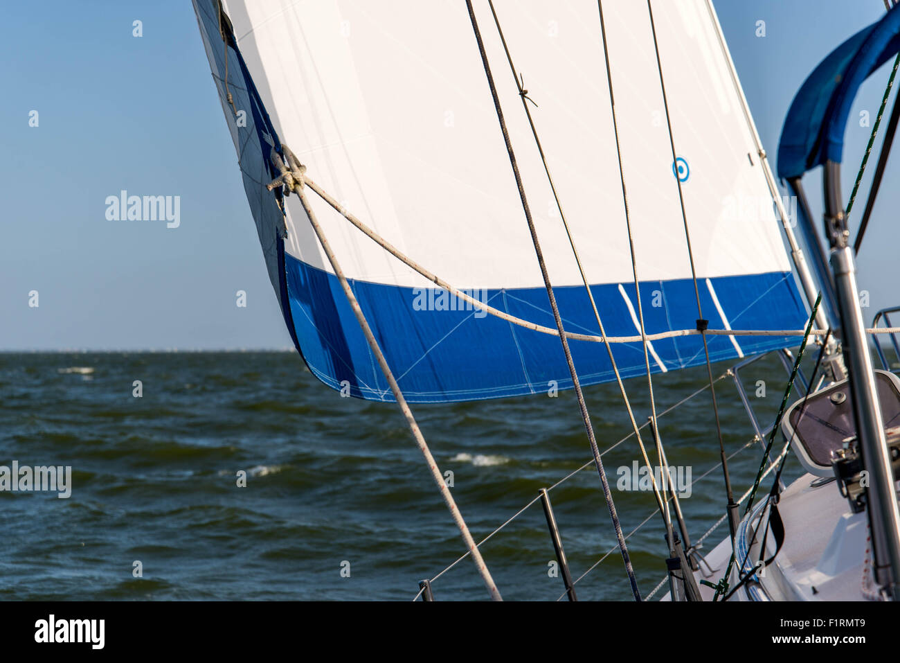sailing a yacht in the open ocean Stock Photo - Alamy