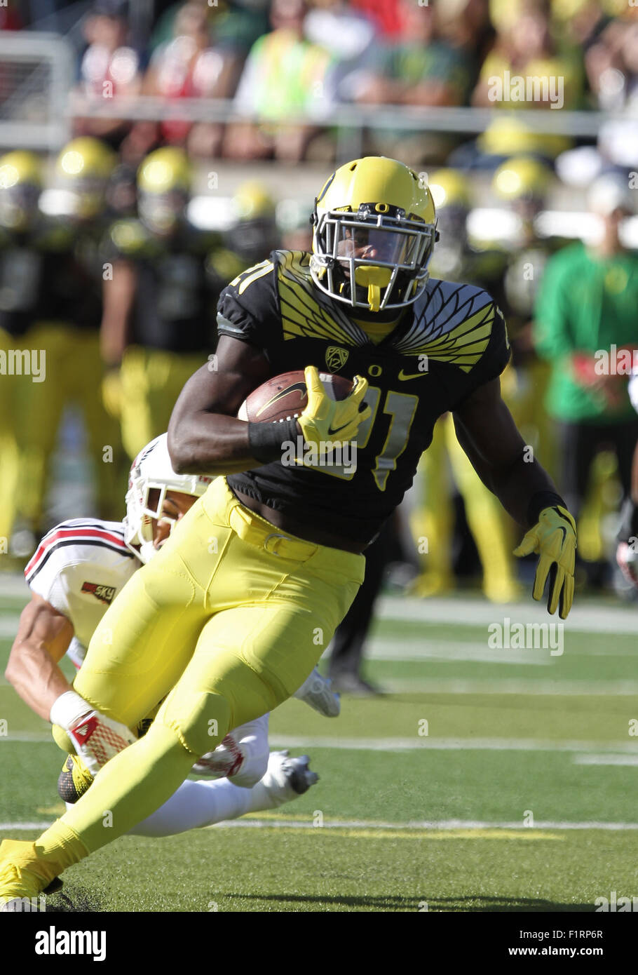 Autzen Stadium, Eugene, OR, USA. 5th Sep, 2015. Oregon running back ...