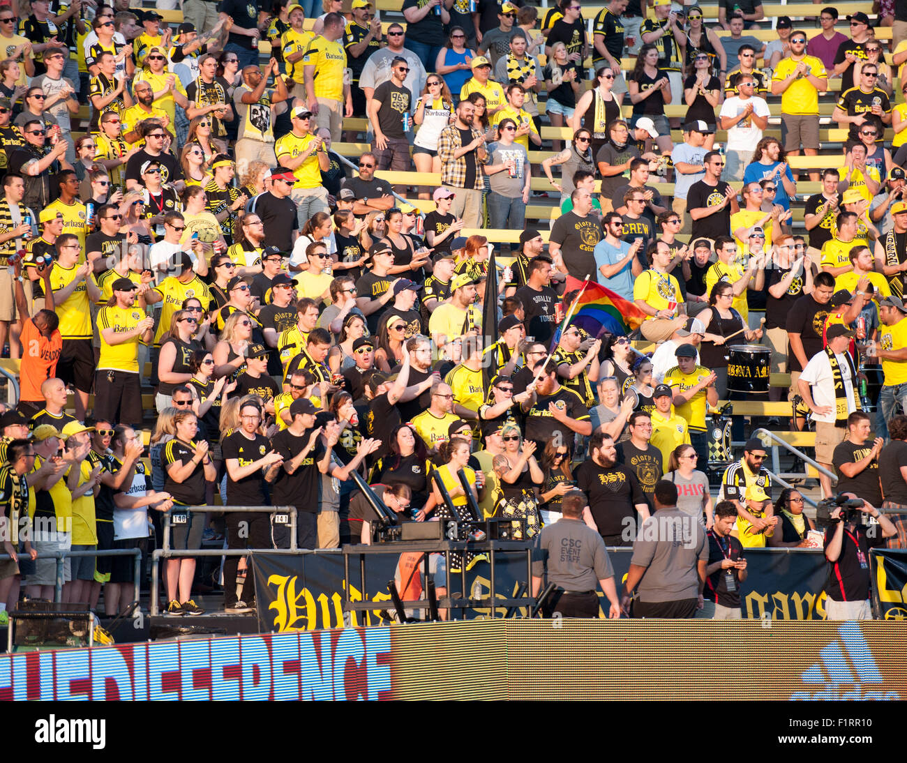 Columbus, Ohio, USA. 6th September, 2015. The crowd cheers before a ...