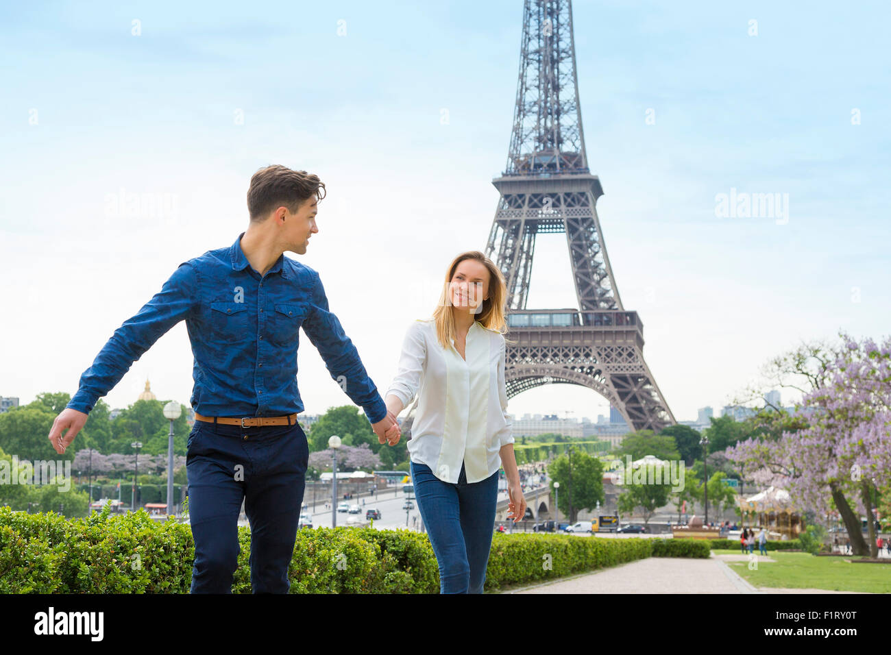 Couple In Front Of Eiffel Tower High Resolution Stock Photography and ...
