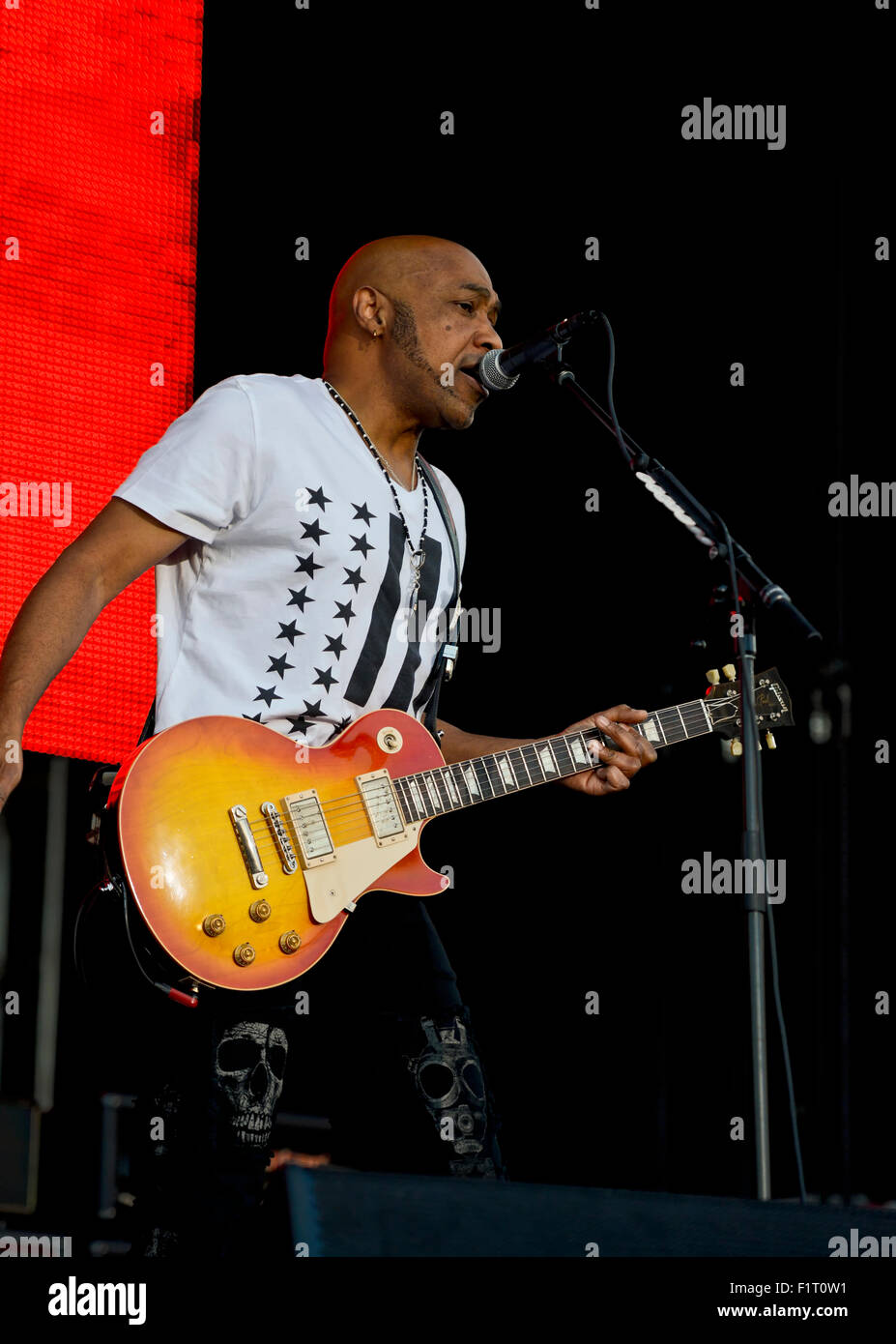 Vic Johnson, guitarist with Sammy Hagar and the Circle at the Carolina ...