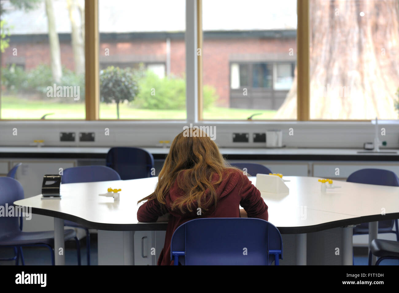 Science girl hi-res stock photography and images - Alamy