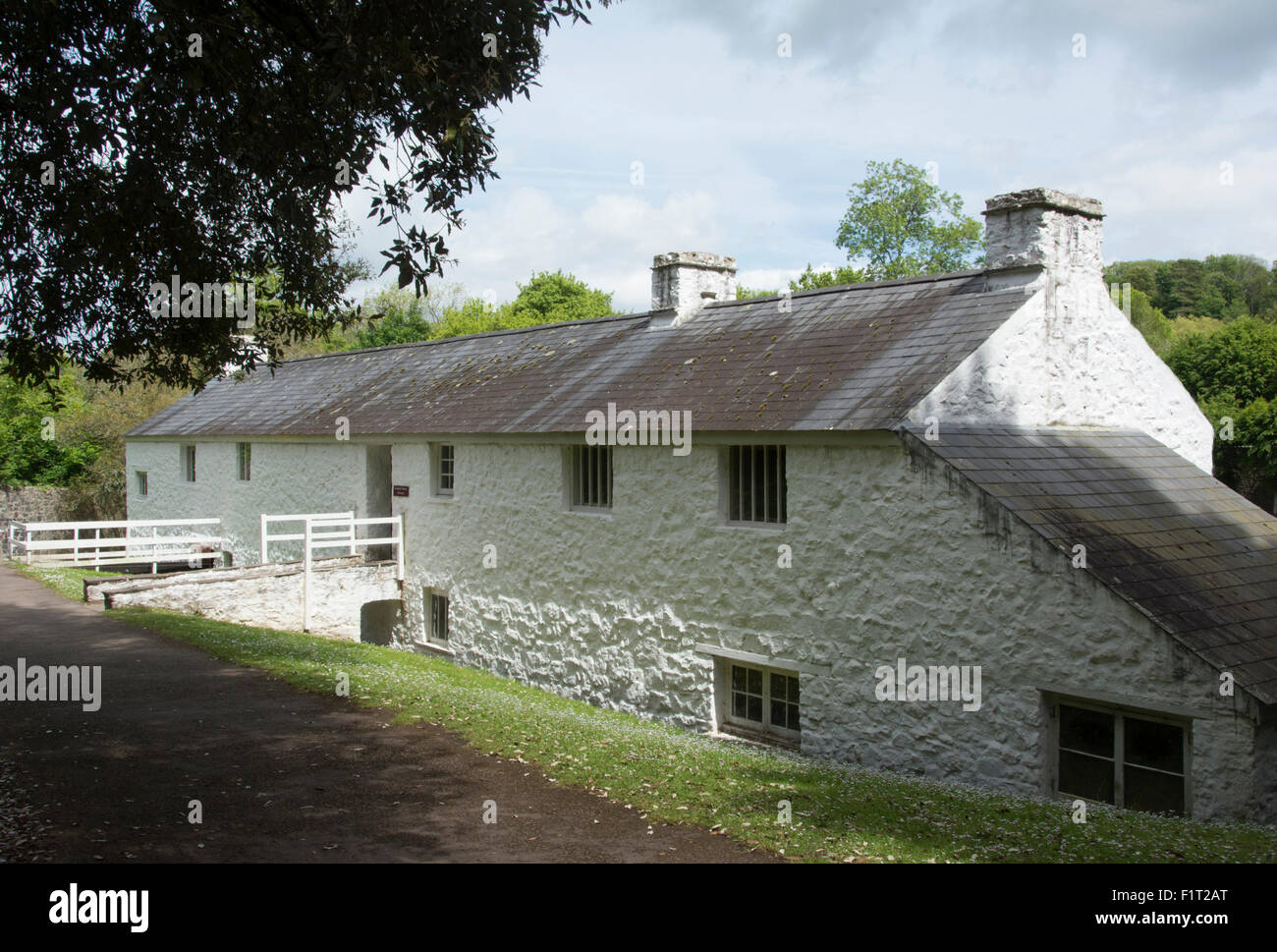 Cruck roof hi-res stock photography and images - Alamy