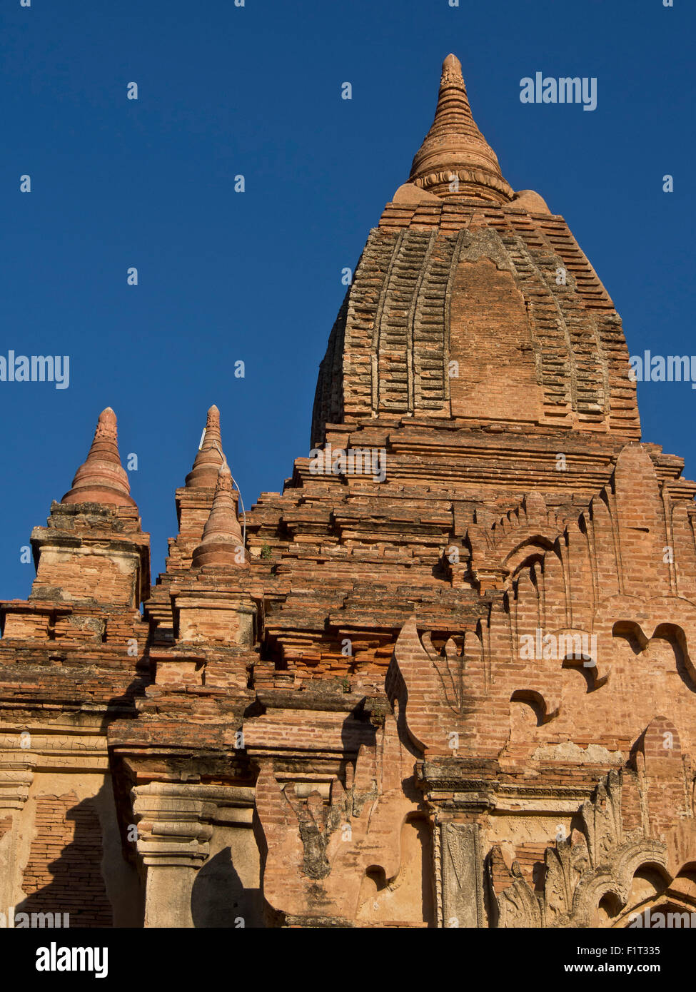 Burmese temples buddhist temples hi-res stock photography and images ...