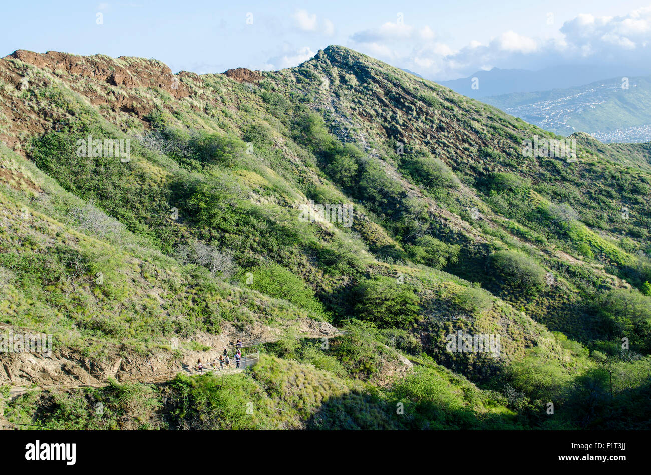 Hiking in Diamond Head State Monument (Leahi Crater), Honolulu, Oahu ...