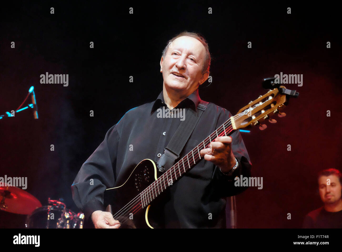 Algerian singer hi-res stock photography and images - Alamy