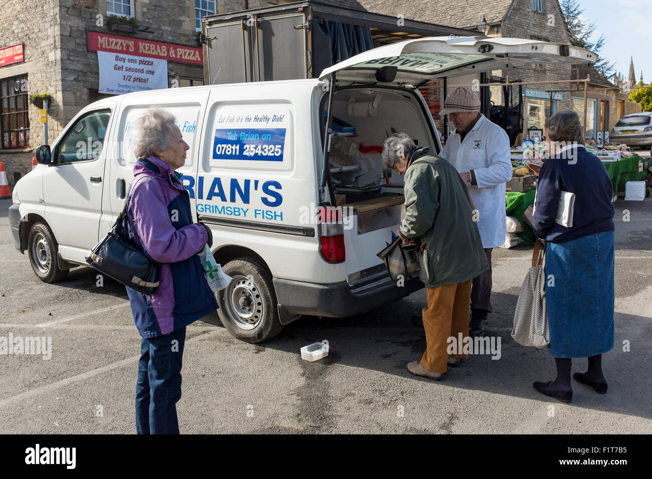 Lady fishmonger hi-res stock photography and images - Alamy