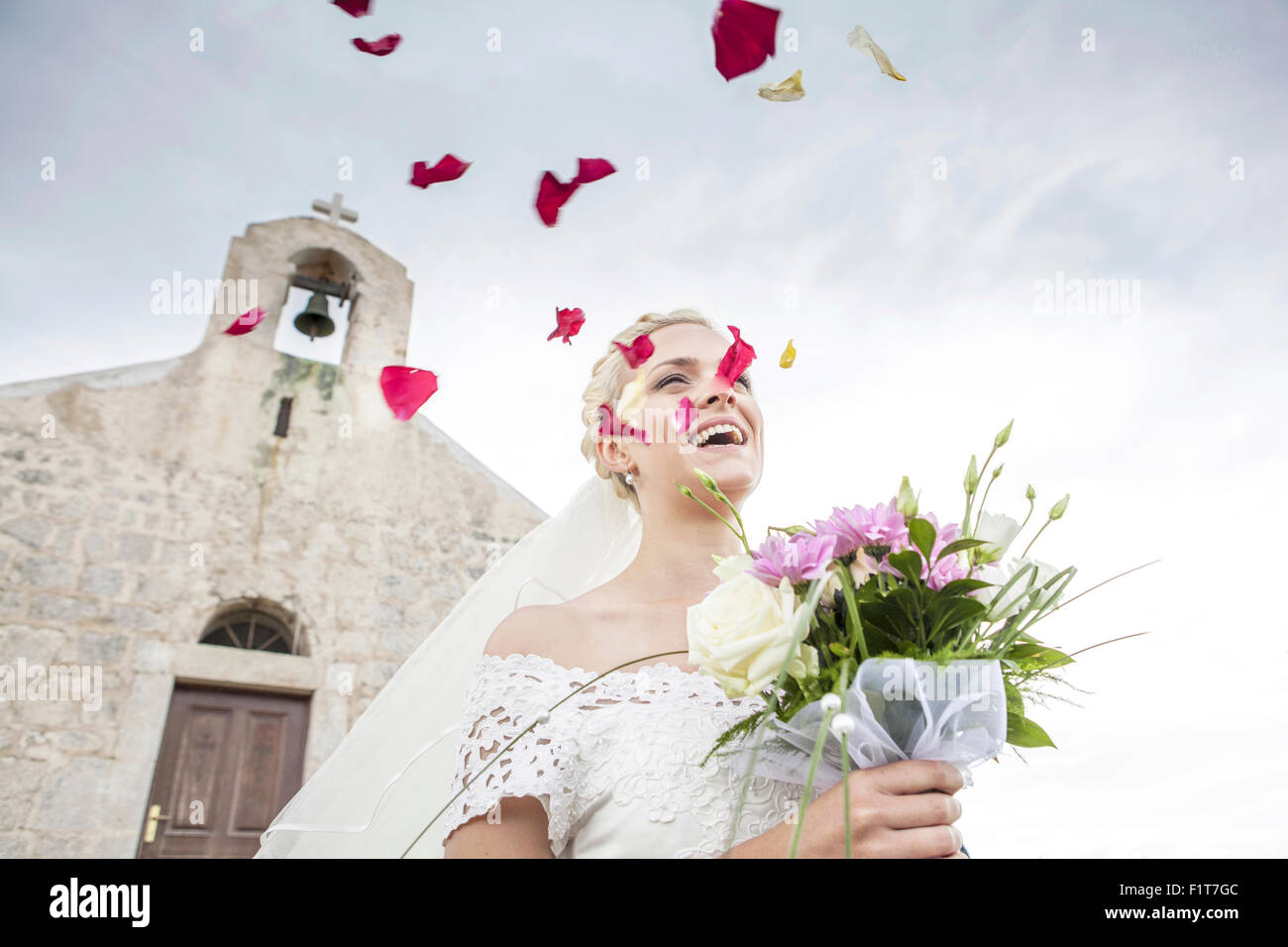 Person falling building hi-res stock photography and images - Alamy