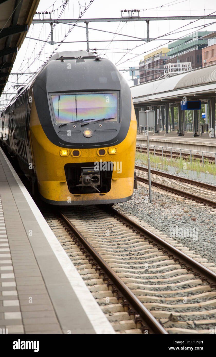 Train at platform, Den Bosch, 's-Hertogenbosch, railway station, North ...