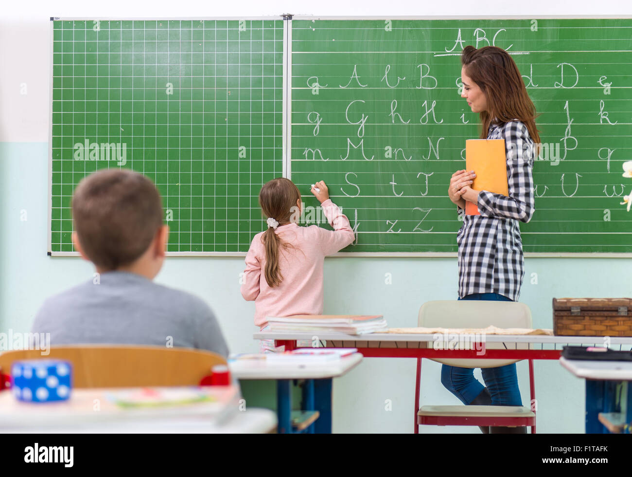 Teacher and students in the classroom: teaching Stock Photo - Alamy