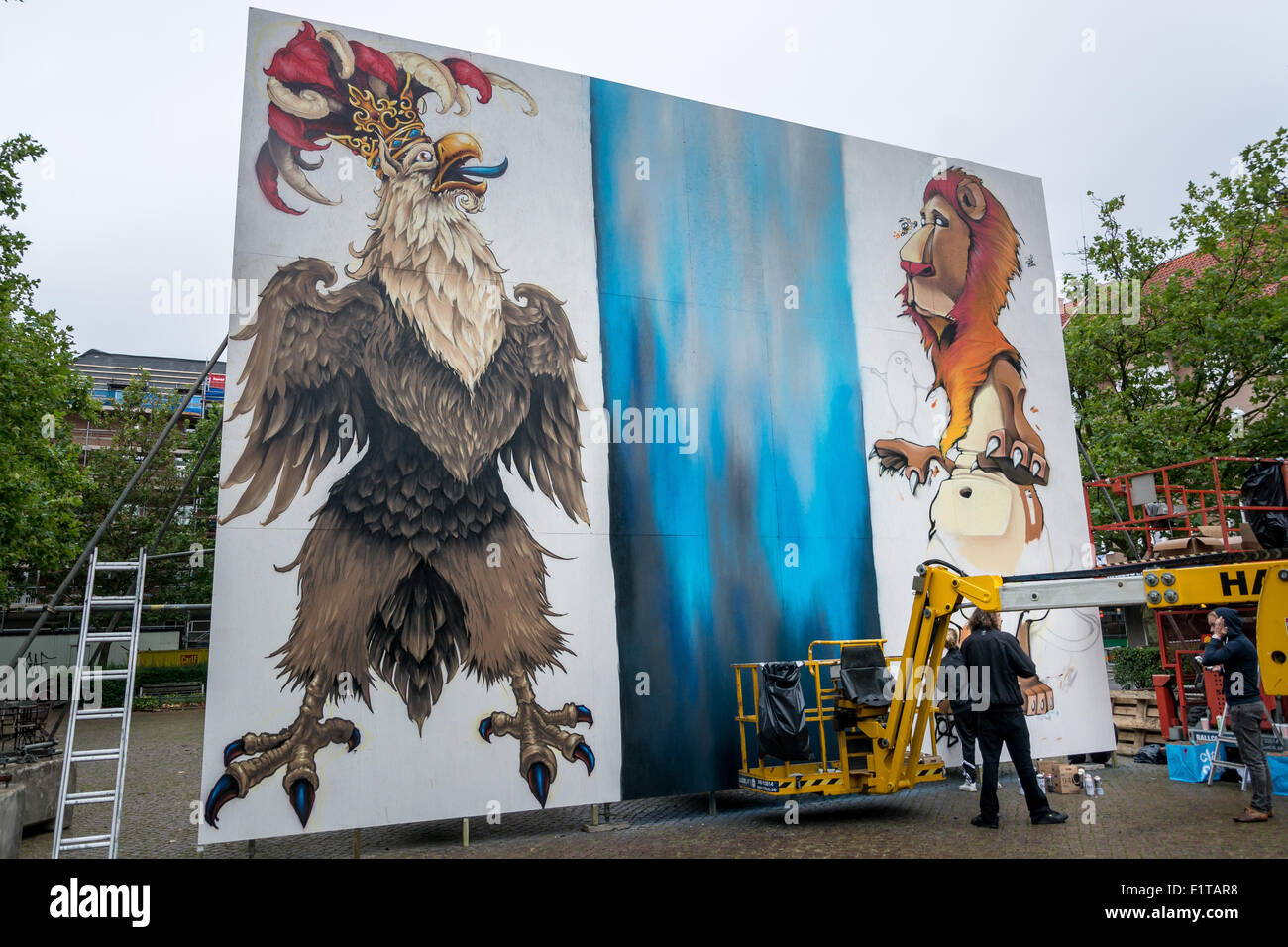 Malmo, Sweden. 03rd Sep, 2015. Painting underway . Producers Daniel ...