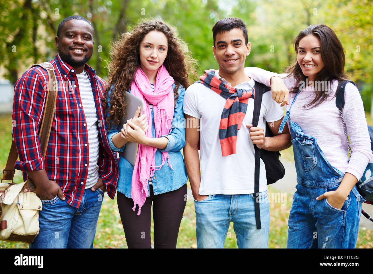 Friendly students hi-res stock photography and images - Alamy