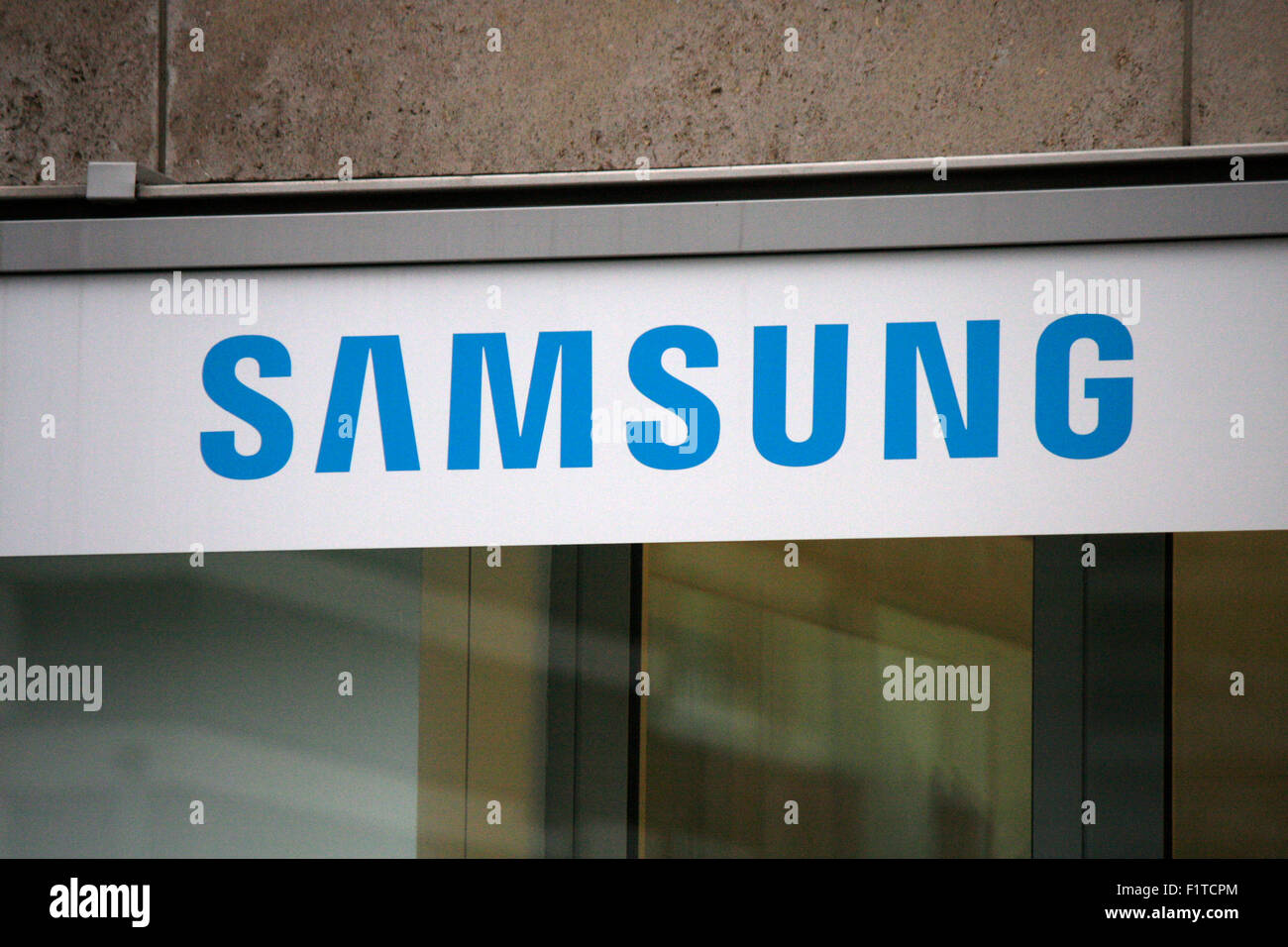 Samsung logo brand name hi-res stock photography and images - Alamy