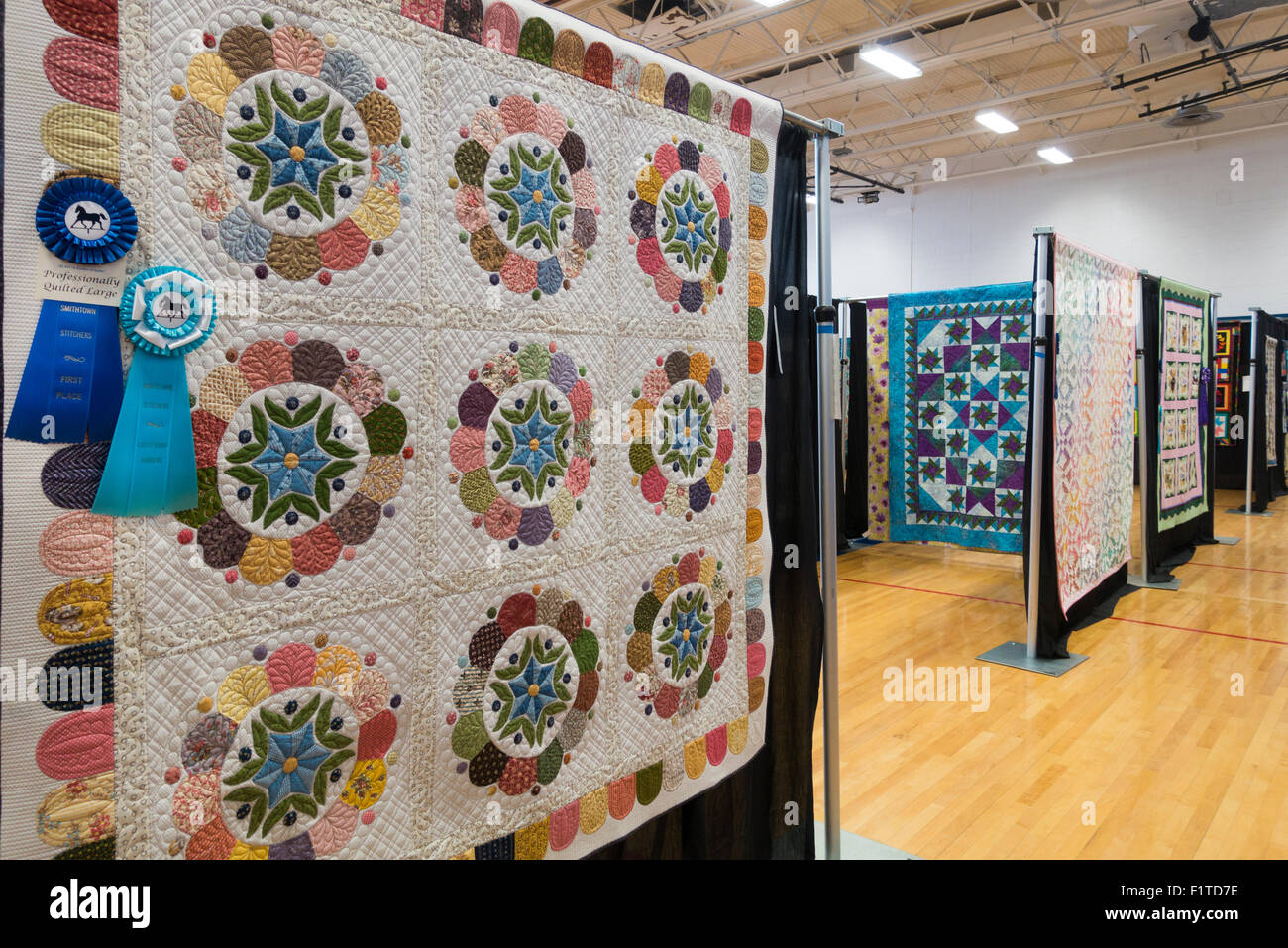 quilt show quilts Stock Photo - Alamy