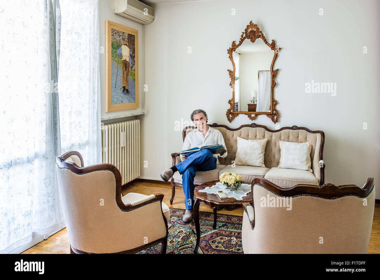 Refined manner hi-res stock photography and images - Alamy