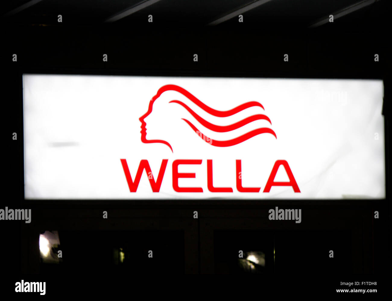 Wella logo hi-res stock photography and images - Alamy