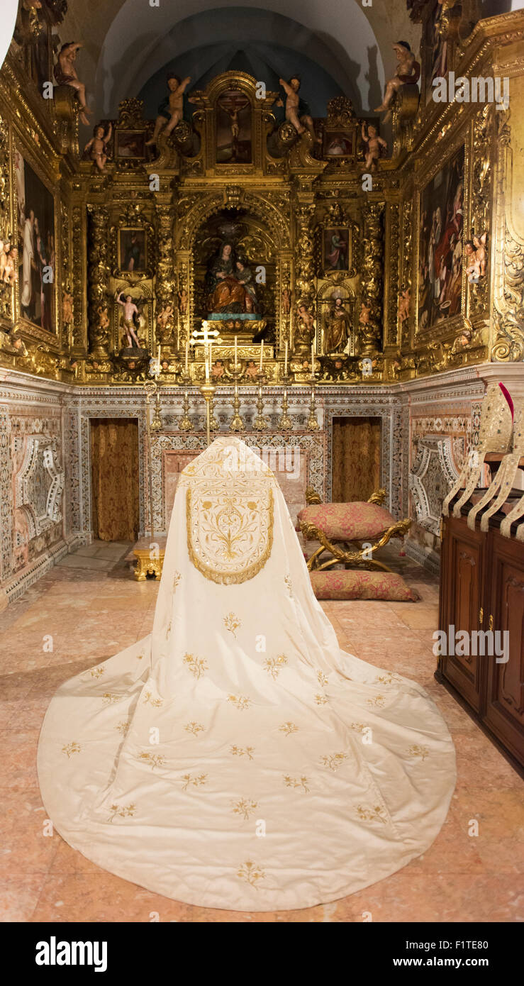 Lisbons cathedral hi-res stock photography and images - Alamy