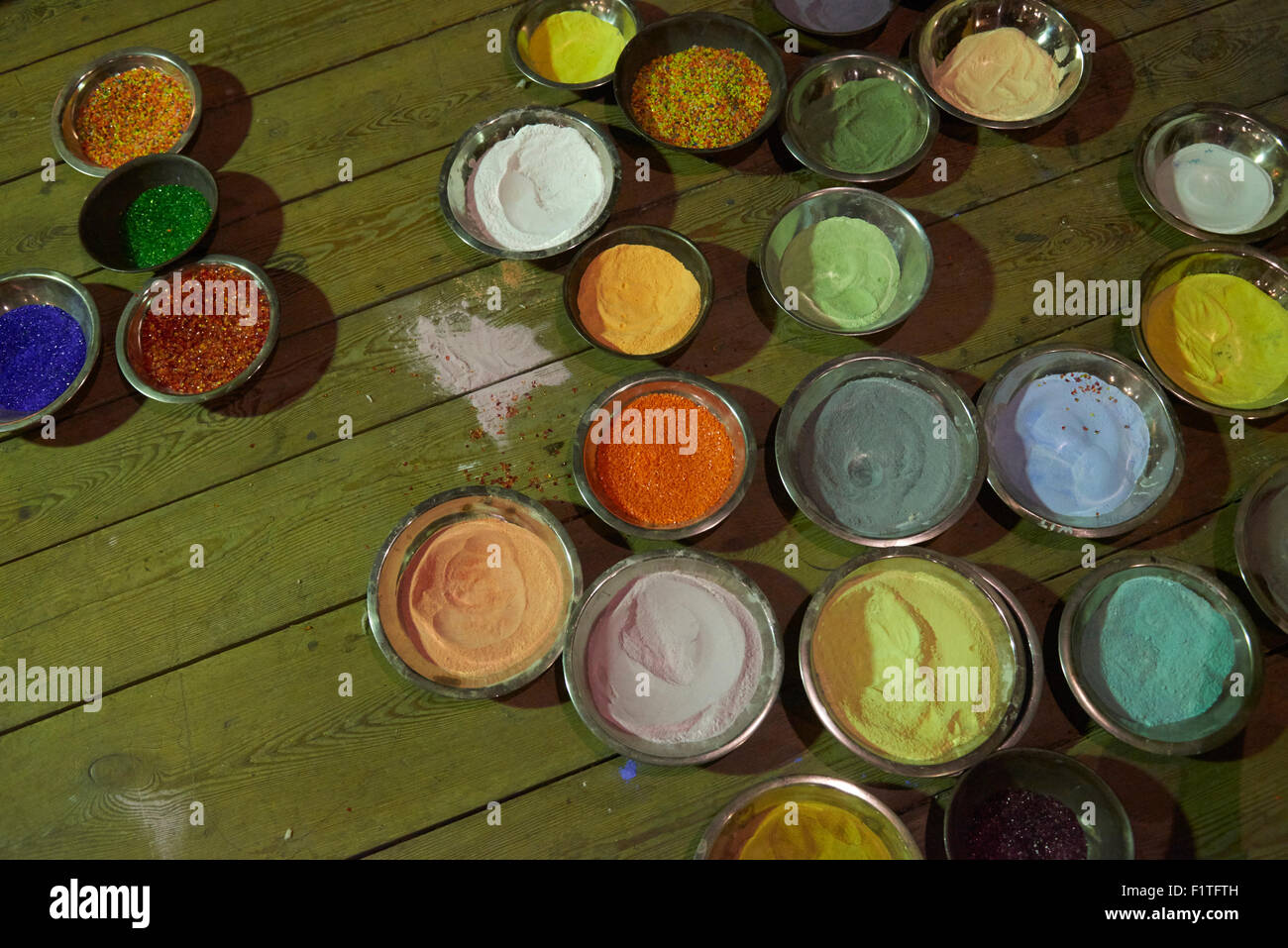 Glassmakers, Glassblowers forming molten glass, glass factory ...