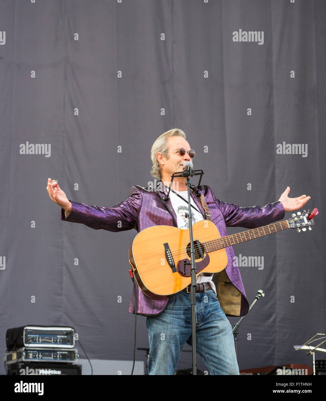 Ewhurst, Surrey, England, UK. 5th September 2015. Chris Jagger performs ...