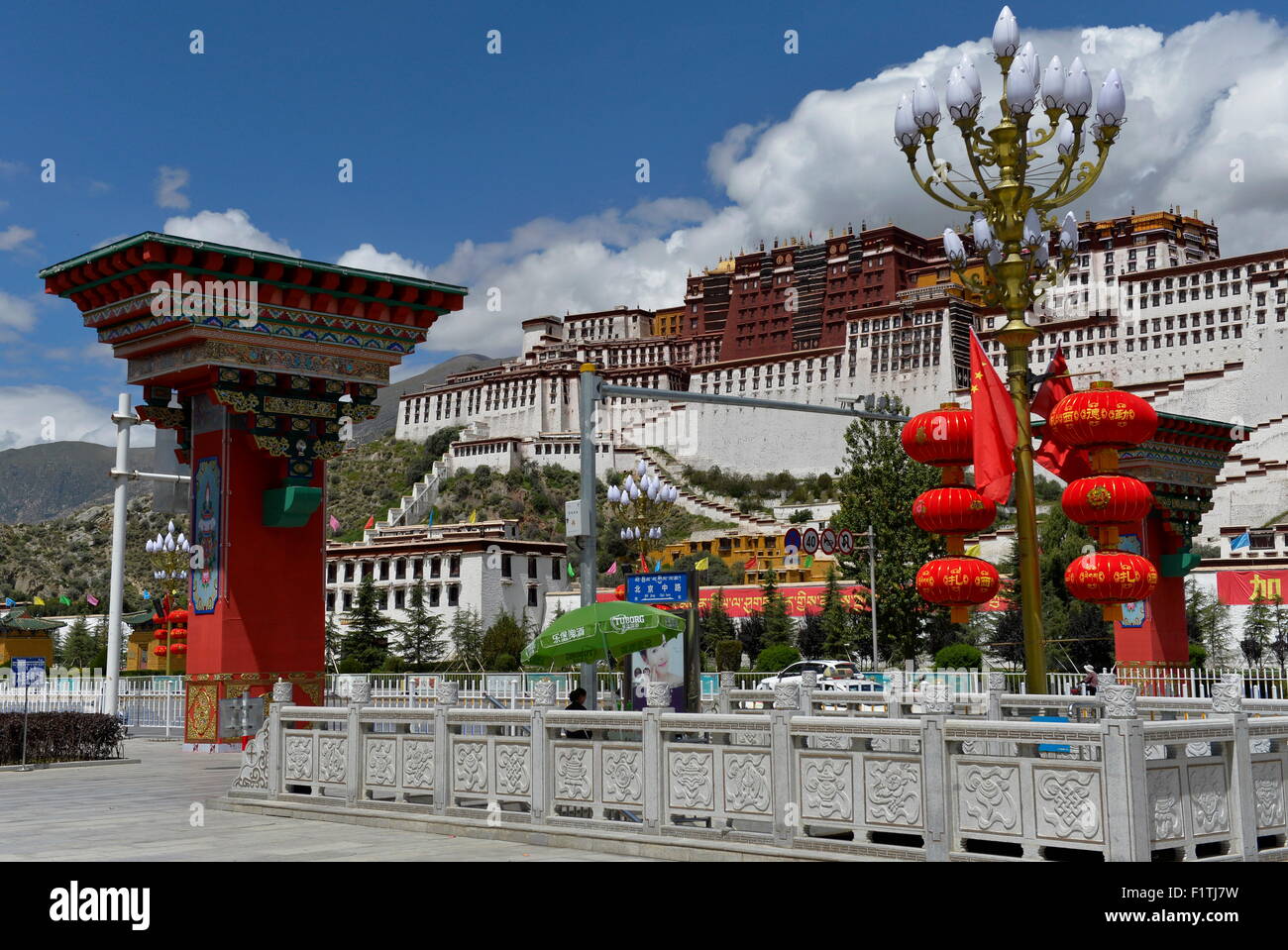 Lhasa, China's Tibet Autonomous Region. 7th Sep, 2015. The Potala ...