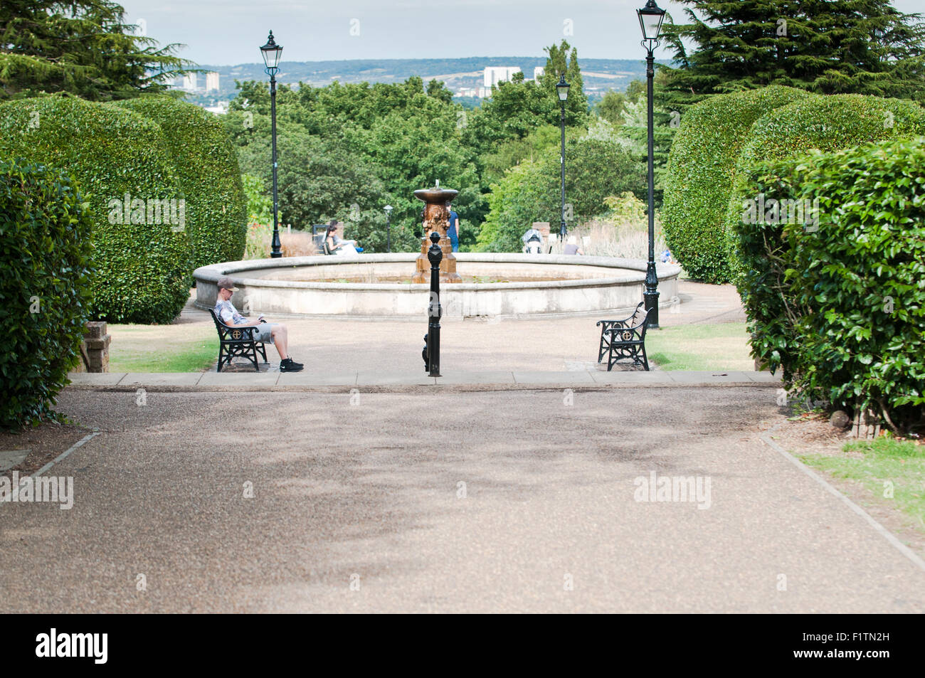 Park pathway hi-res stock photography and images - Alamy