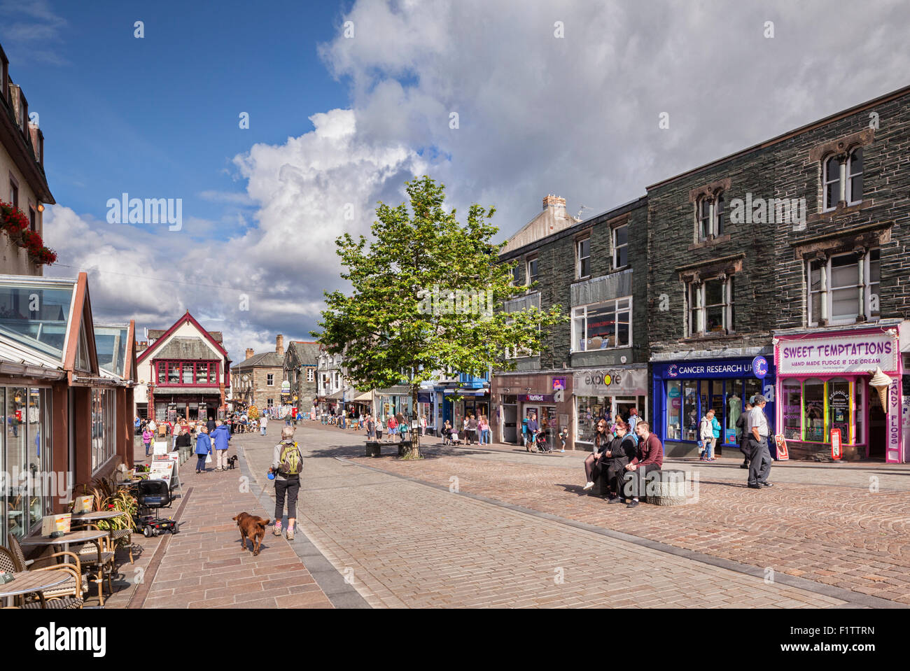 Pedestrian shopping area in the centre of Keswick in Cumbria, UK Stock ...