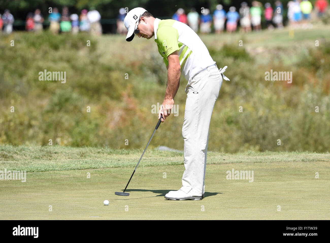 Norton, Massachusetts, USA. 7th Sep, 2015. Zach Johnson putts on the ...