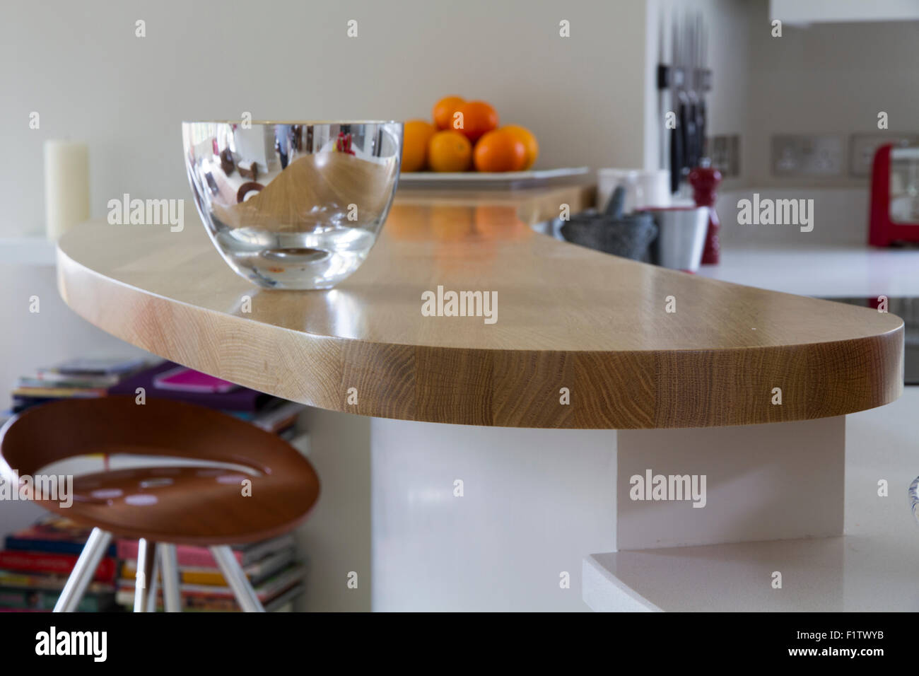 Curved wooden kitchen worktop/counter Stock Photo - Alamy