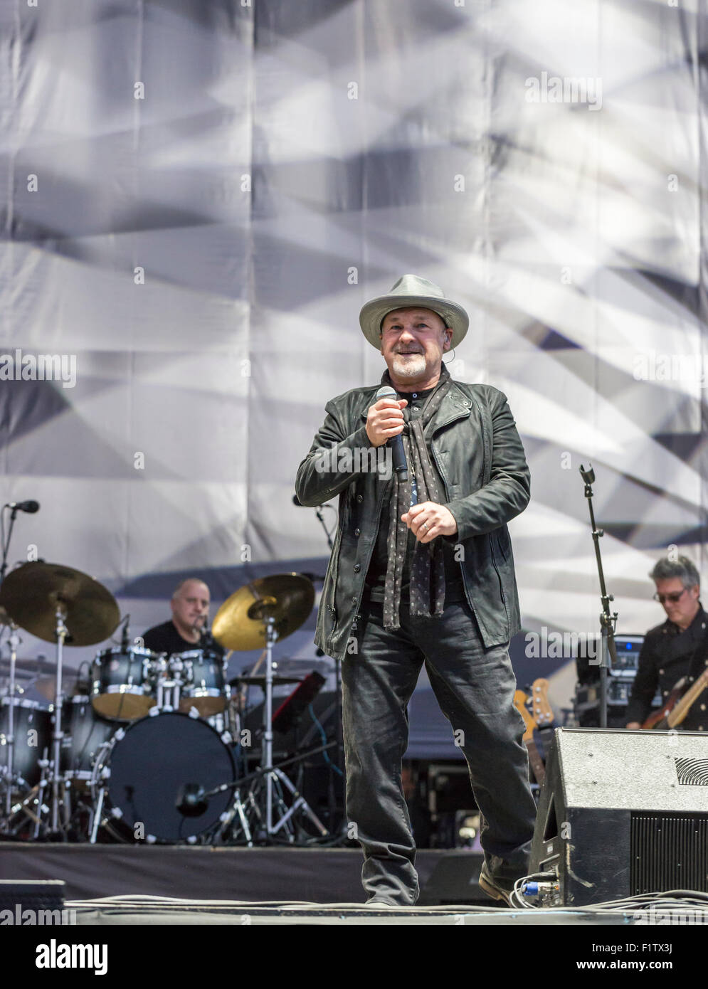 Paul carrack hi-res stock photography and images - Alamy