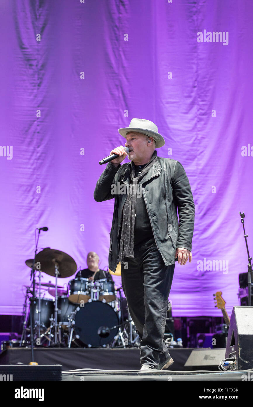 Paul carrack singer hi-res stock photography and images - Alamy