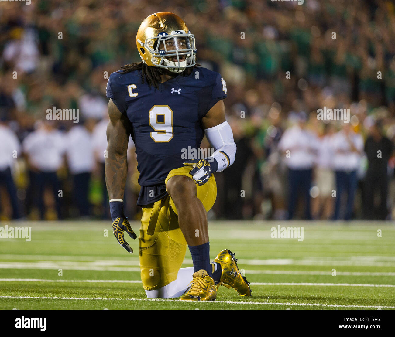 September 5, 2015: Notre Dame linebacker Jaylon Smith #9 lines up on ...