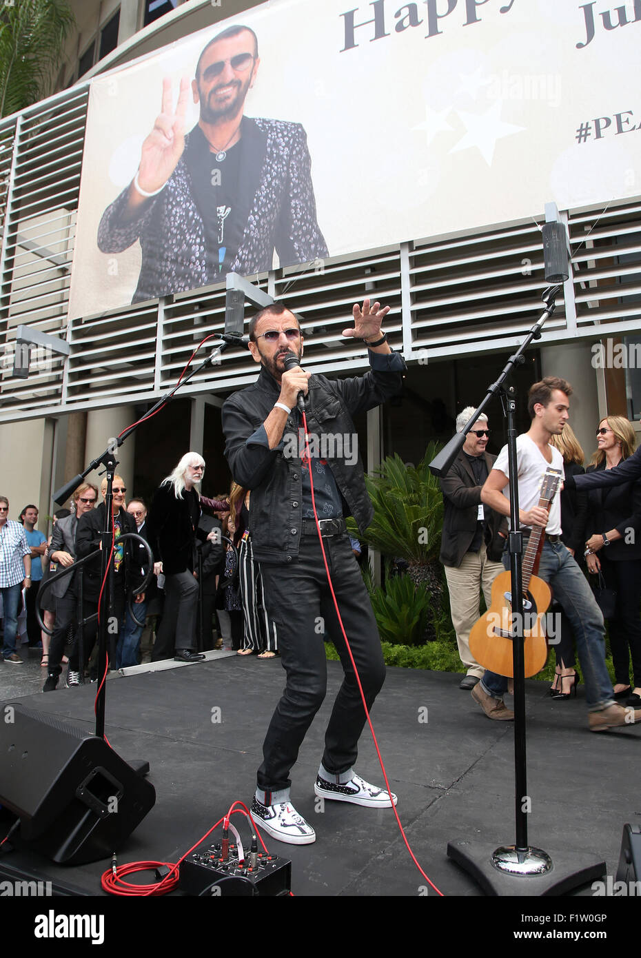 Birthday fan gathering for Ringo Starr's 75th and to call for peace ...