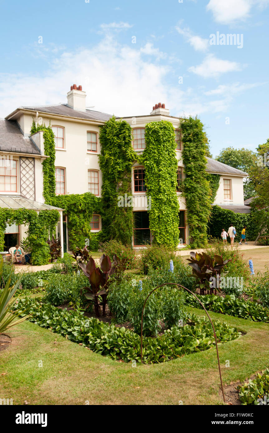 Down house darwin hi-res stock photography and images - Alamy