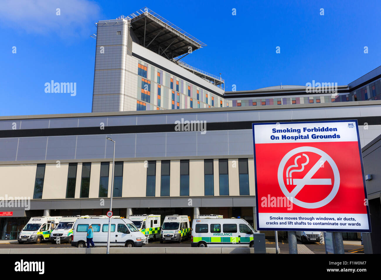 Smoking ban sign outside the South Glasgow University Hospital, Govan ...
