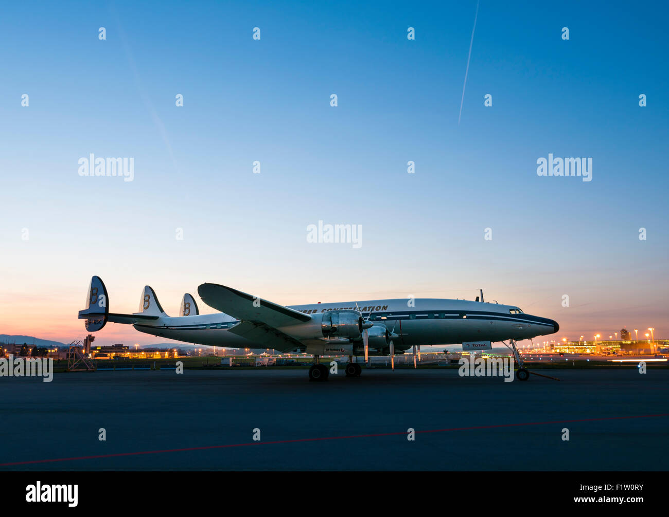 Classic vintage aircraft Lockheed L-1049 Super Constellation "HB-RSC ...