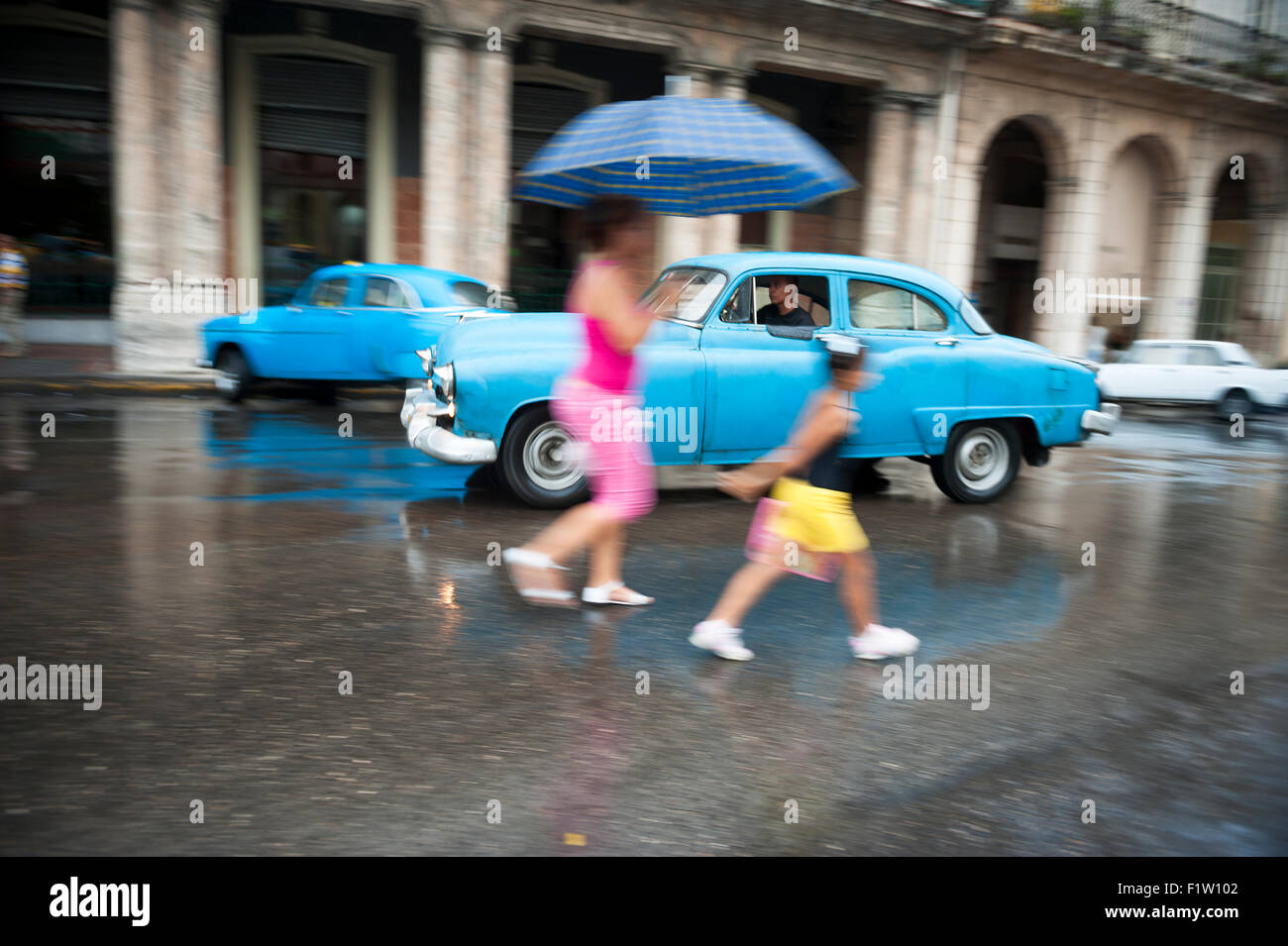 Cuban mother and daughter hi-res stock photography and images - Alamy