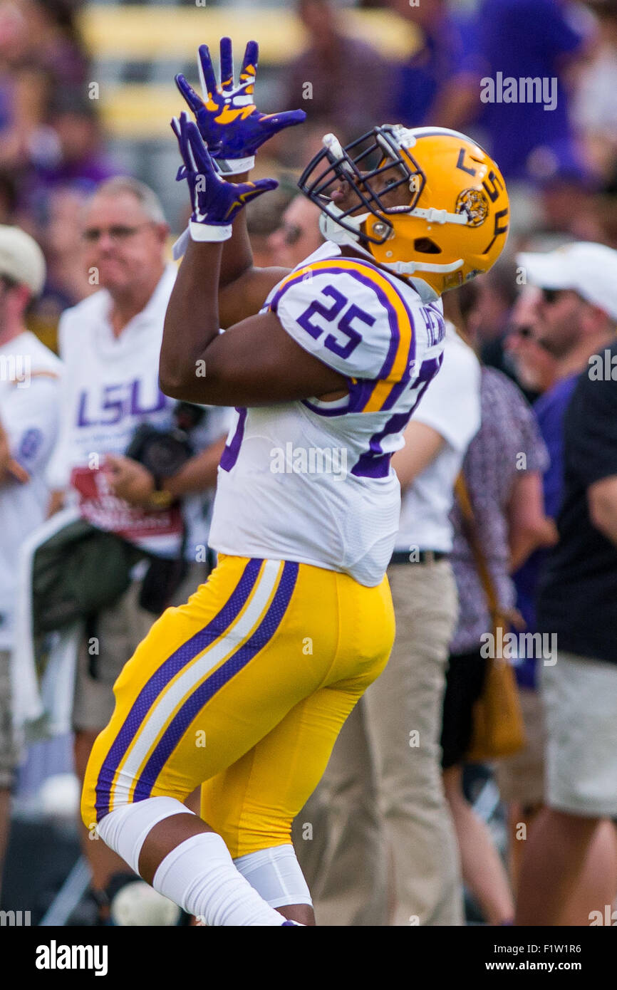Delay. 5th Sep, 2015. LSU Tigers running back Reshaud Henry (25) warms ...