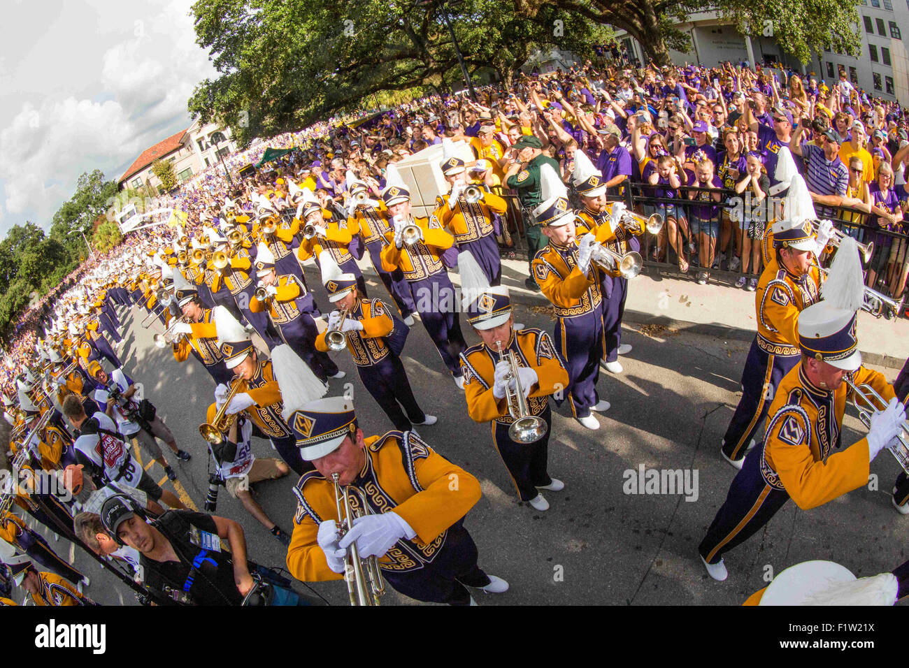 Delay. 5th Sep, 2015. The Golden Band from Tigerland walking up Victory ...