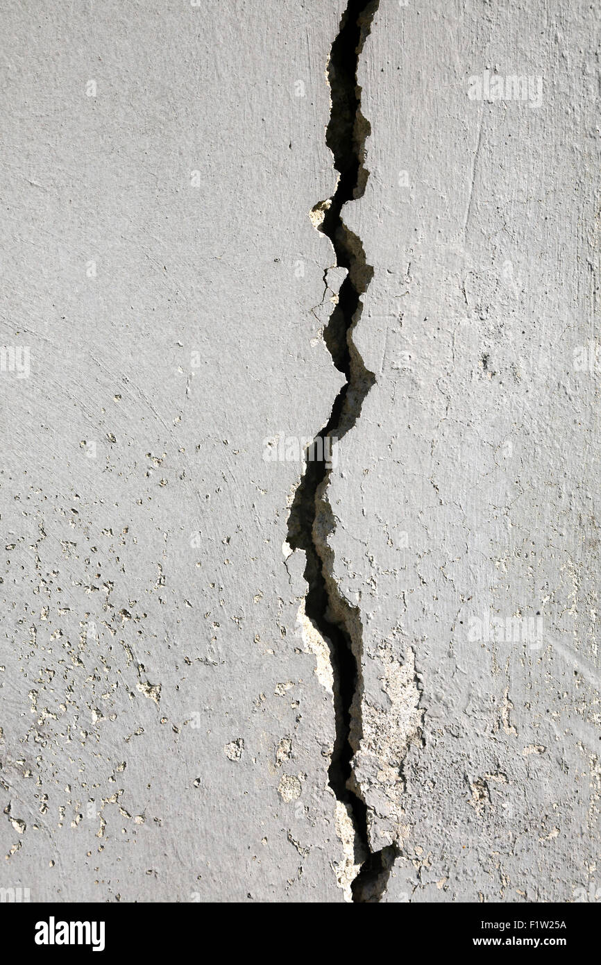 Cracked old wall Stock Photo - Alamy
