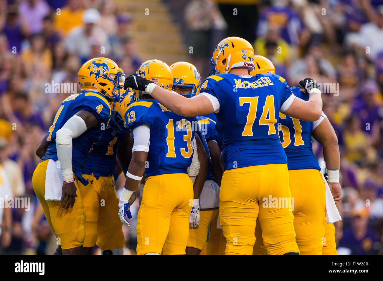 Offensive huddle hi-res stock photography and images - Alamy