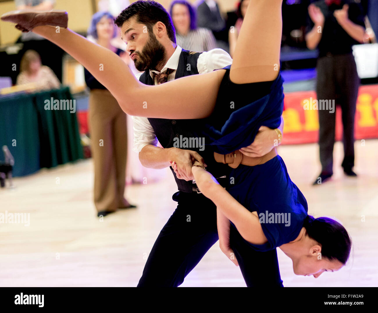 Los Angeles, California, USA. 06th Sep, 2015. Swing enthusiasts dance ...