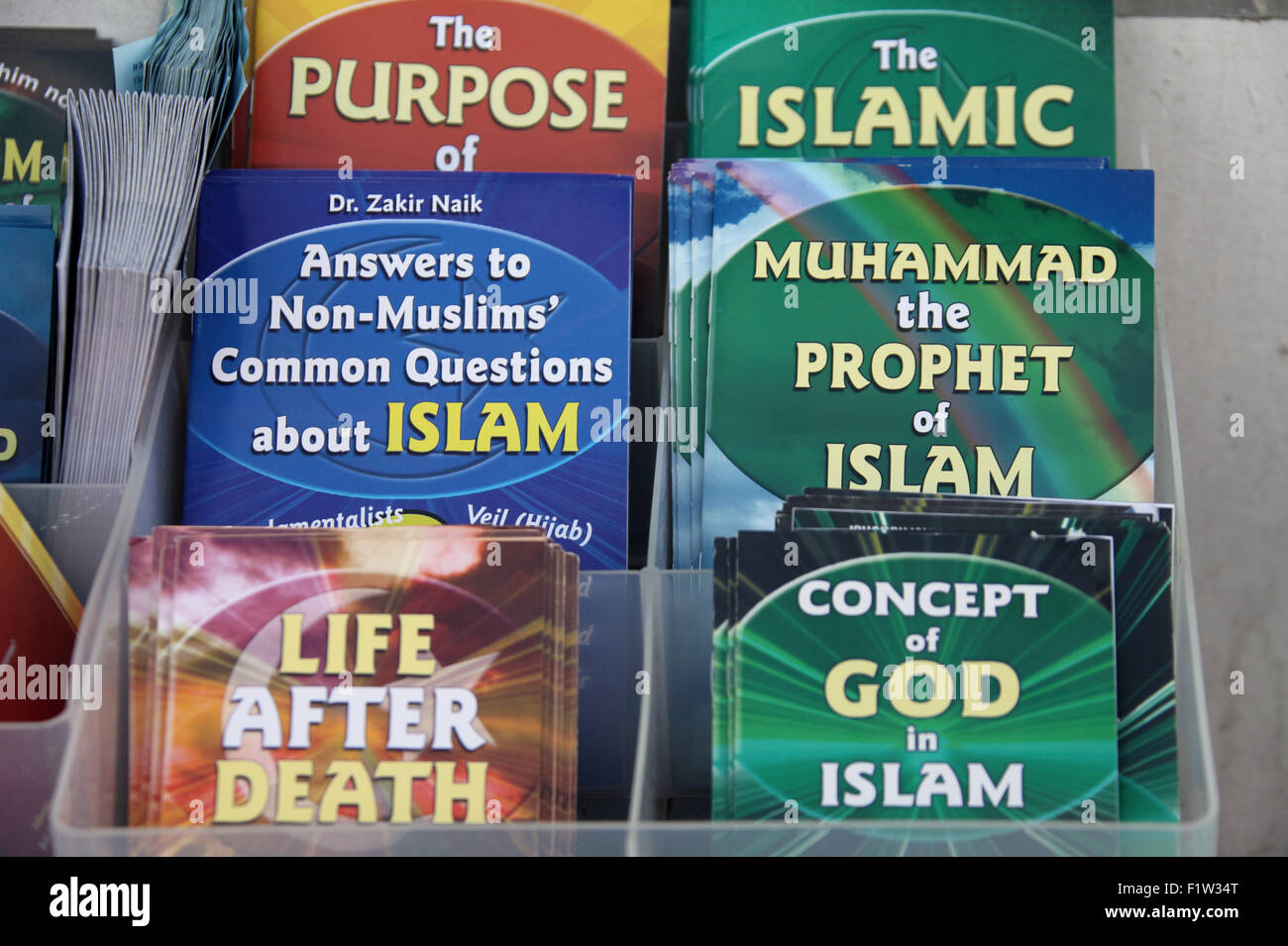 Islamic books hi-res stock photography and images - Alamy